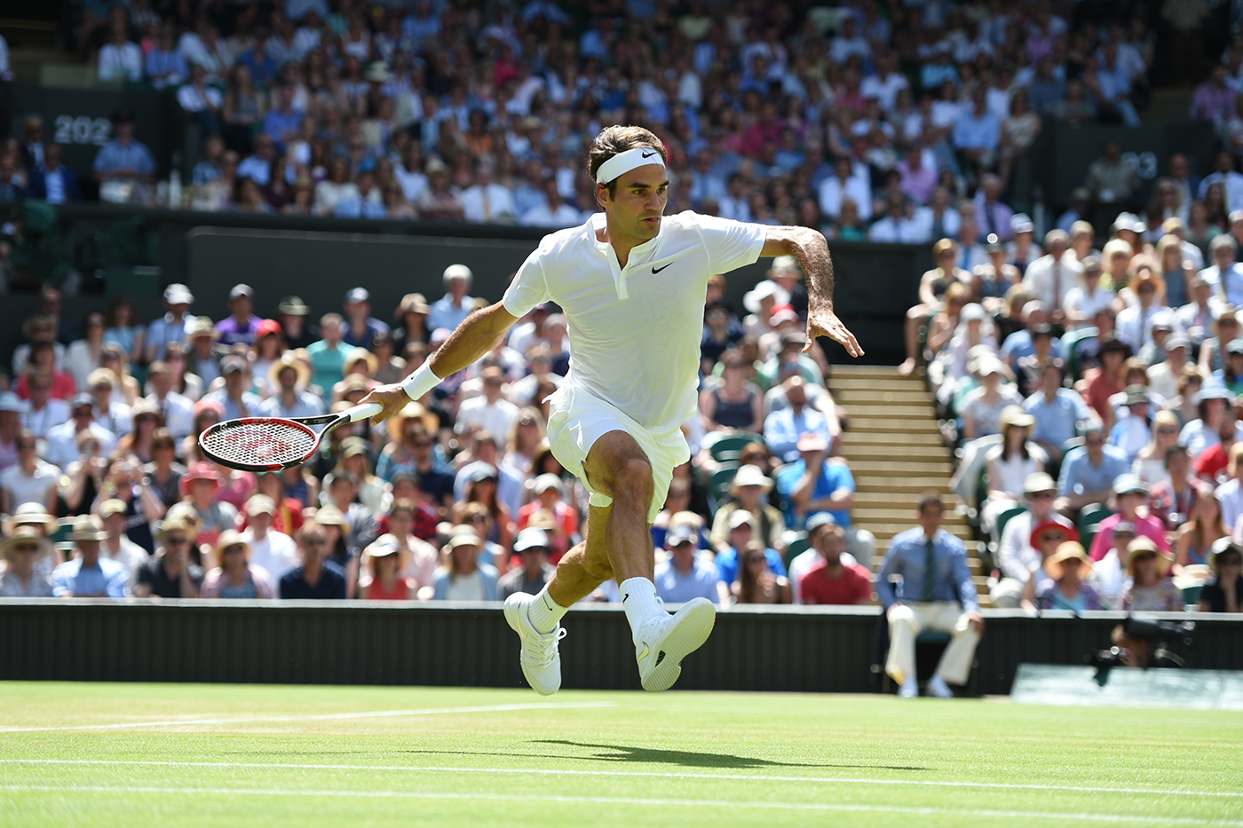 Centre Court: Federer defeats Groth - The Championships, Wimbledon ...
